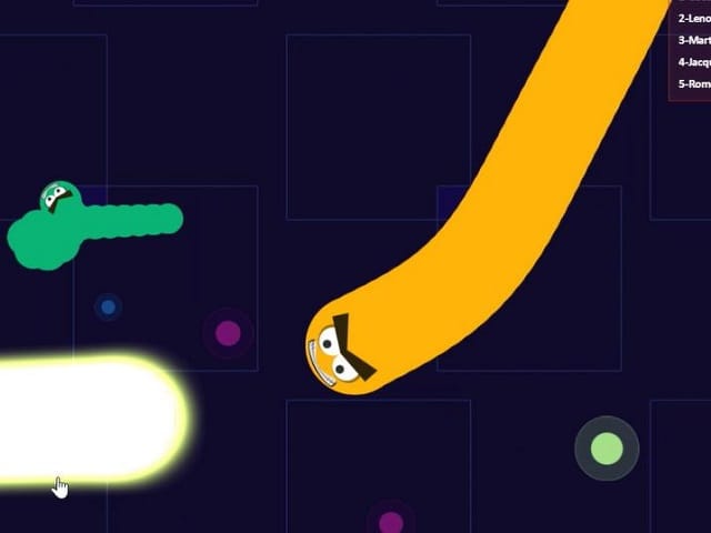 ANGRY SNAKES juego online en JuegosJuegos.com